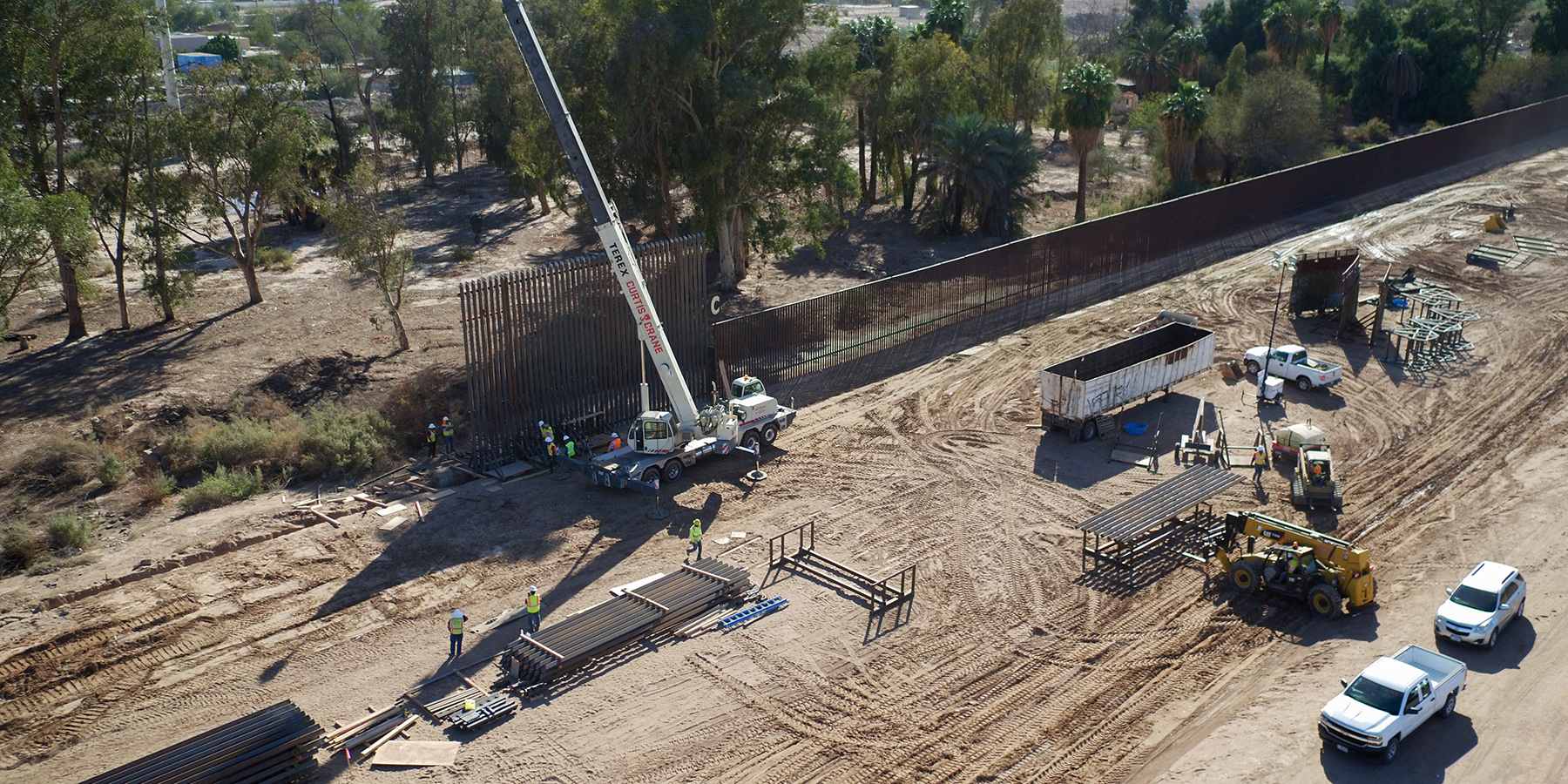Homeland Security Announces Black Paint for US-Mexico Border Wall to ...